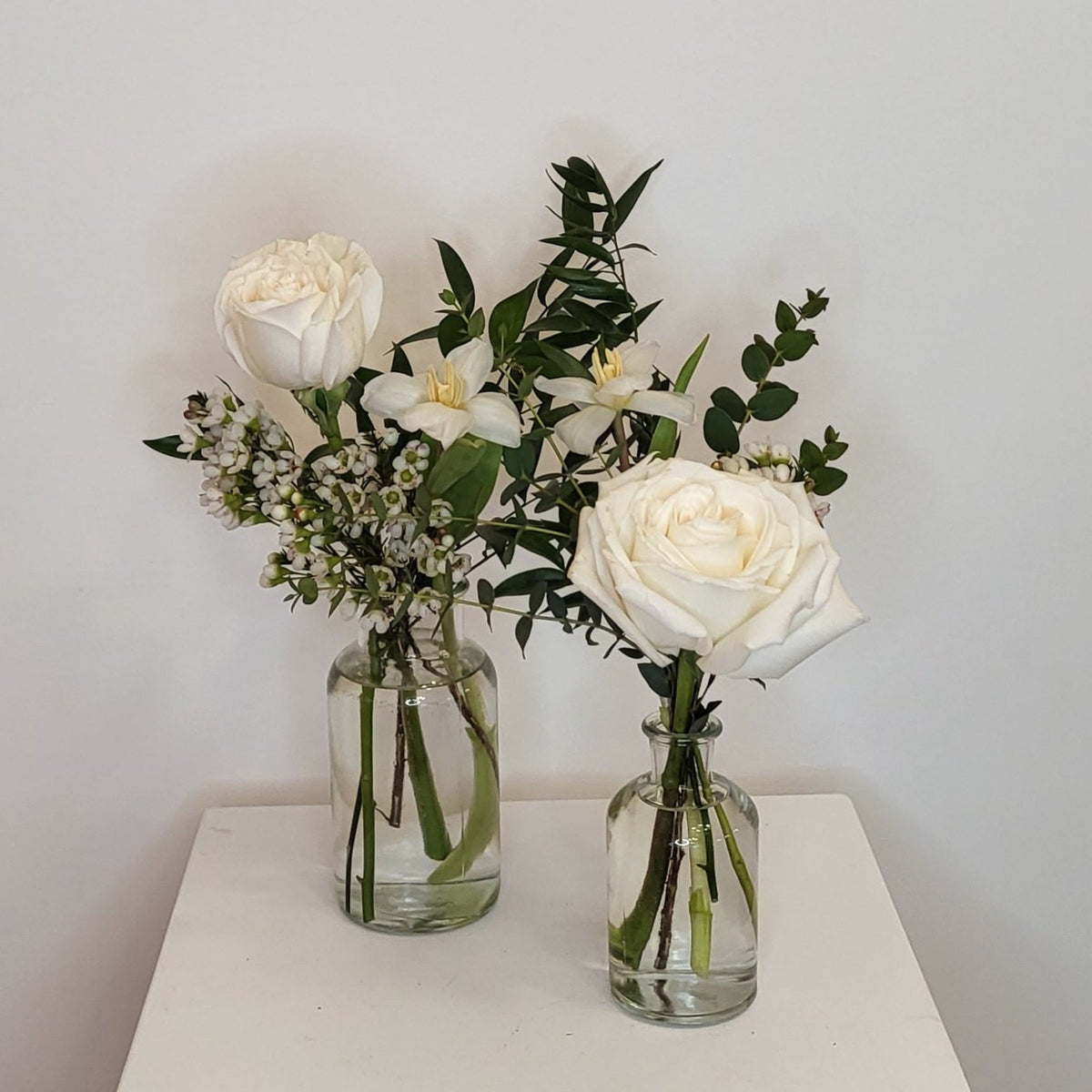Bud Vase Flower Arrangement: Simple yet gorgeous!